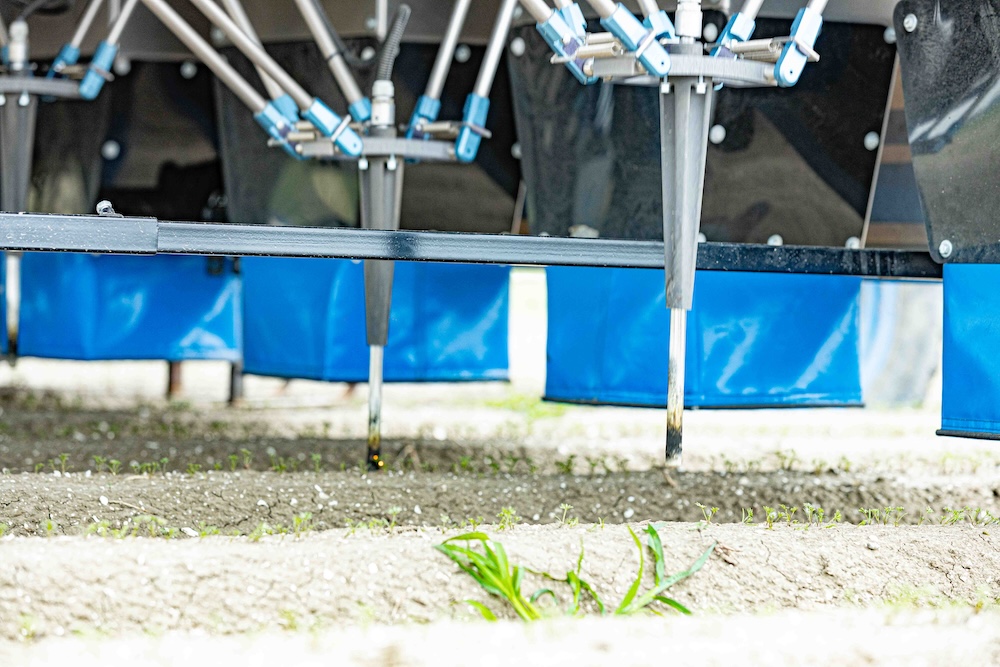 Robotic weed killing with Andela Robot Weeder – Nagele