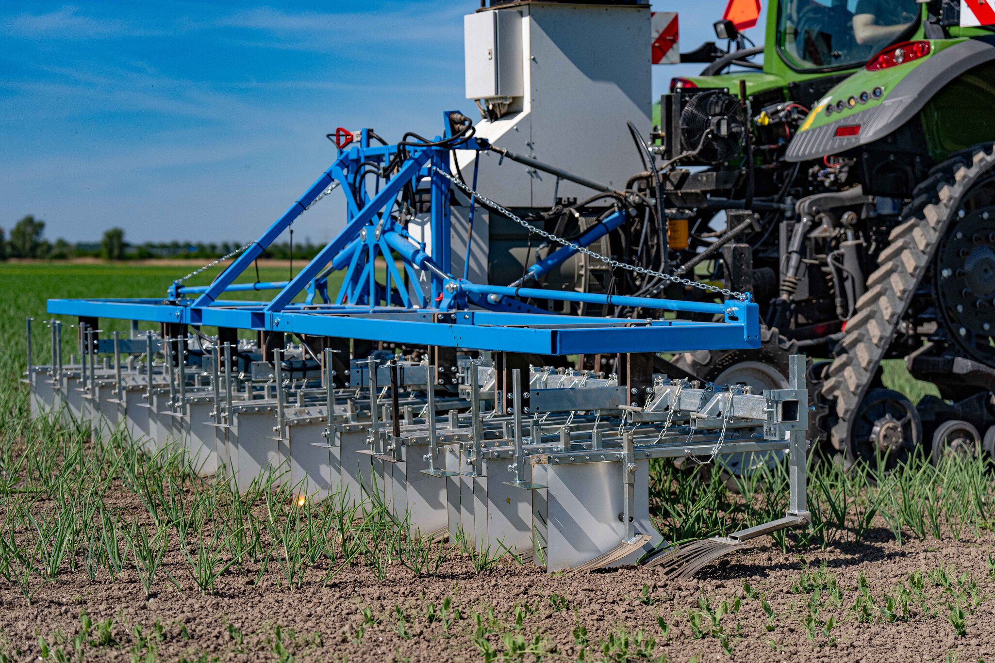Andela Elektro Weeder for weed control between the rows